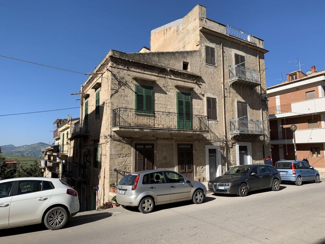 Palazzo in vendita a Cerda