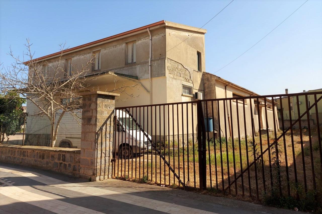 Capannone in vendita a Serramanna