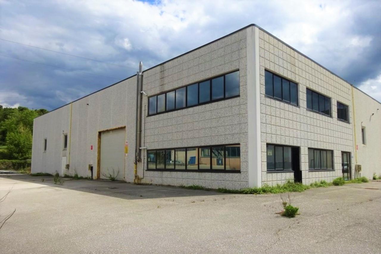 Capannone in vendita a Serra San Quirico