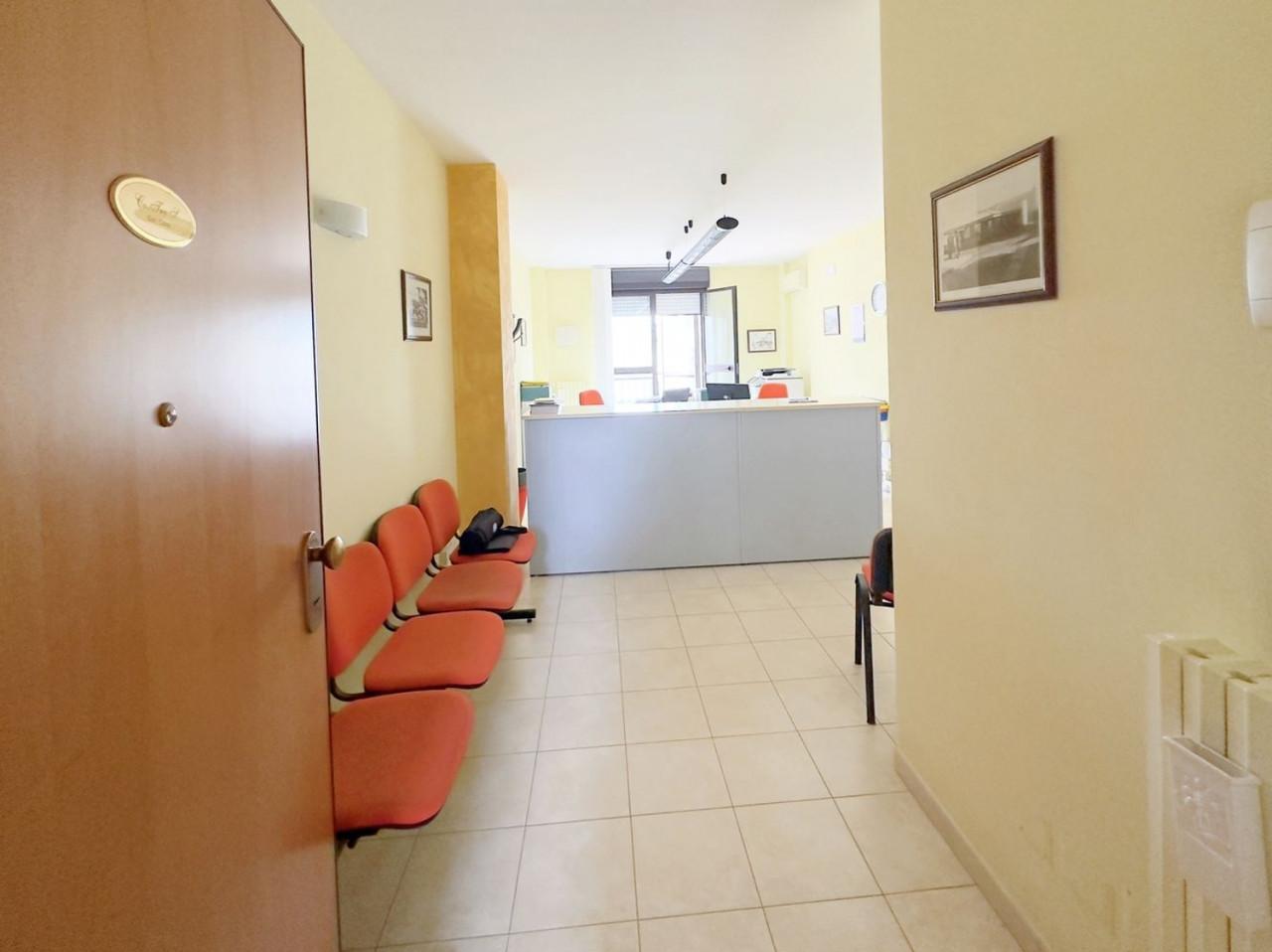 Ufficio in vendita a Stornara