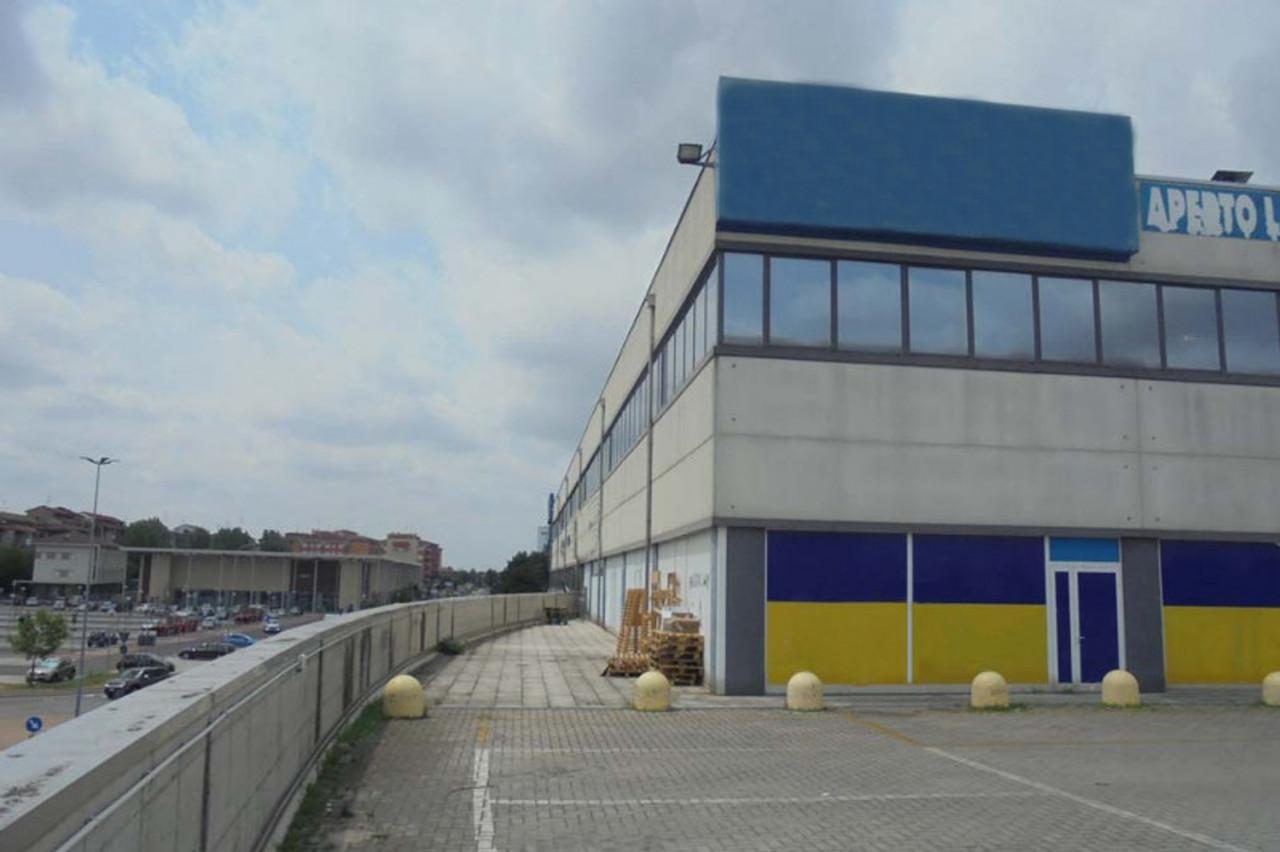 Negozio in vendita a Cento