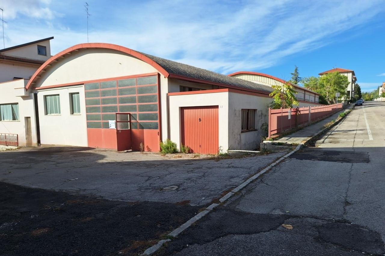 Capannone in vendita a Camerano