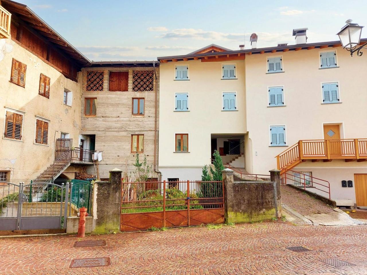 Palazzo in vendita a Sfruz