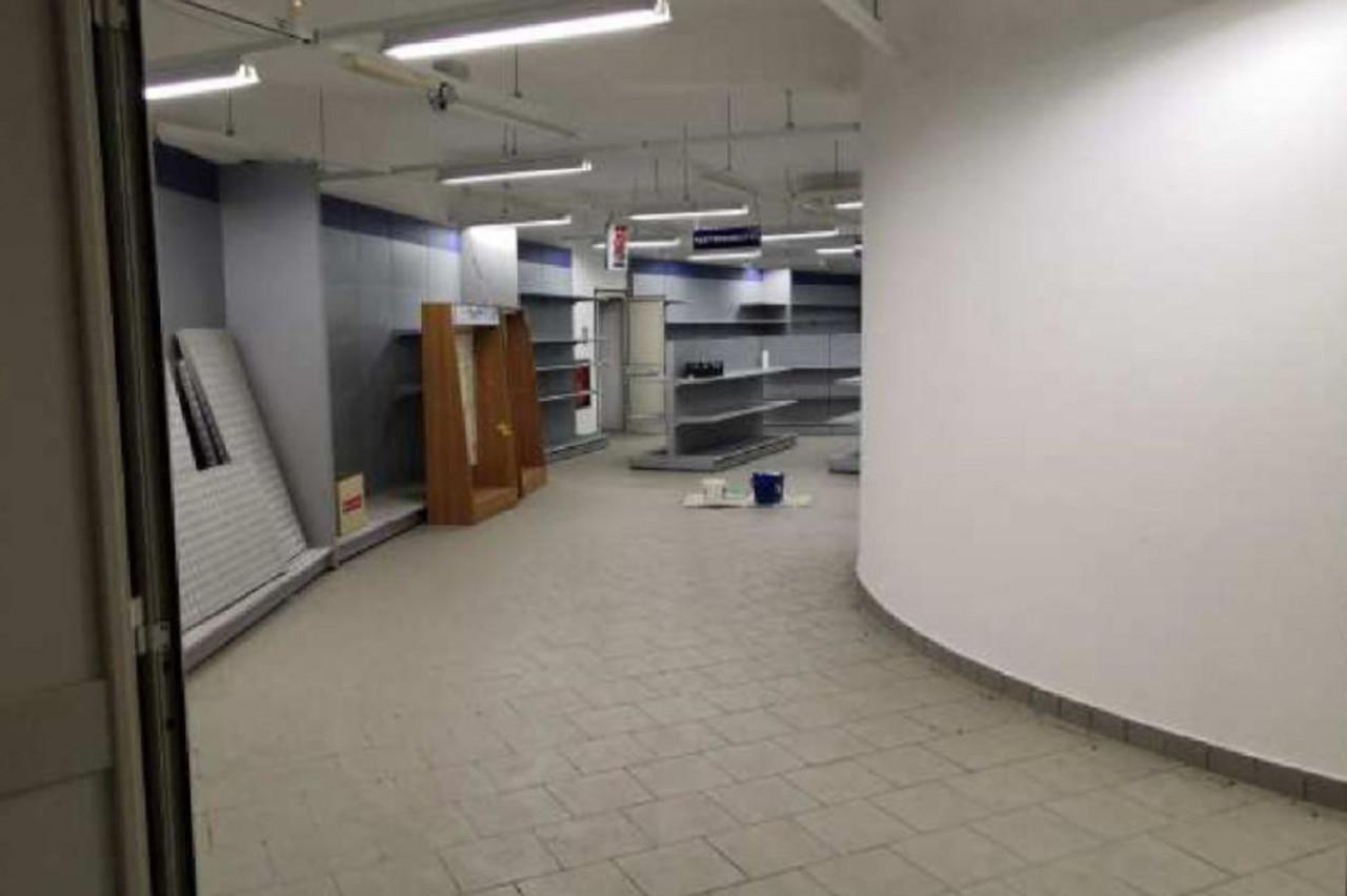 Esercizio commerciale in vendita a Altavilla Milicia