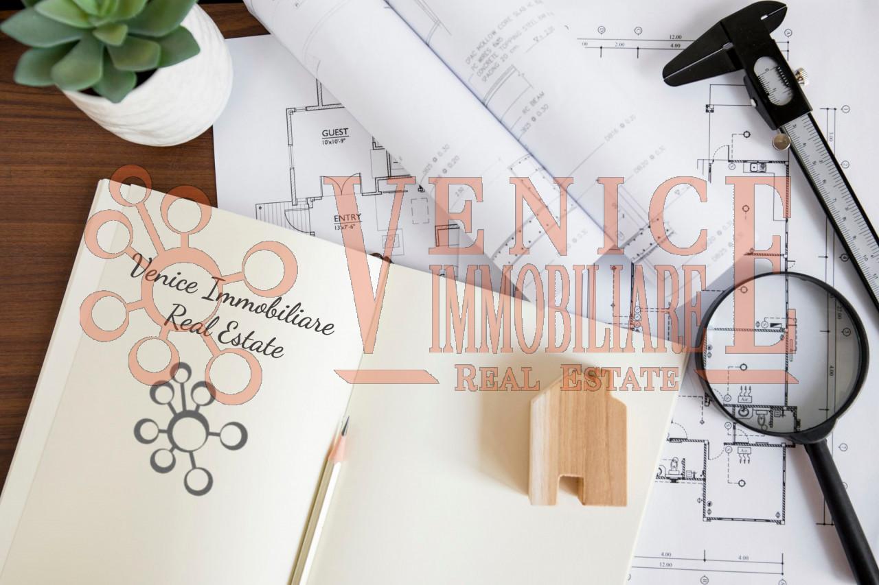 Capannone in vendita a Venezia