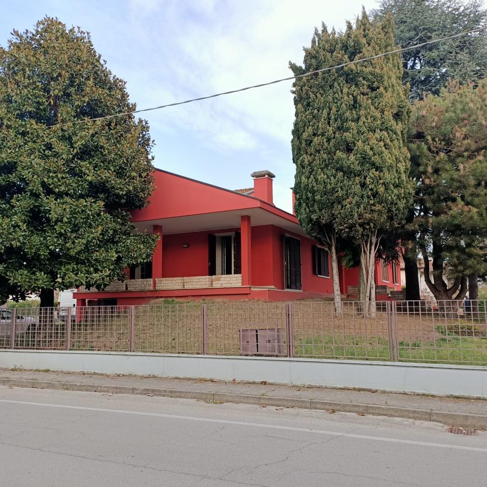 Villa plurifamiliare in vendita a Legnaro