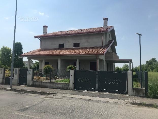 Villa plurifamiliare in vendita a Saonara