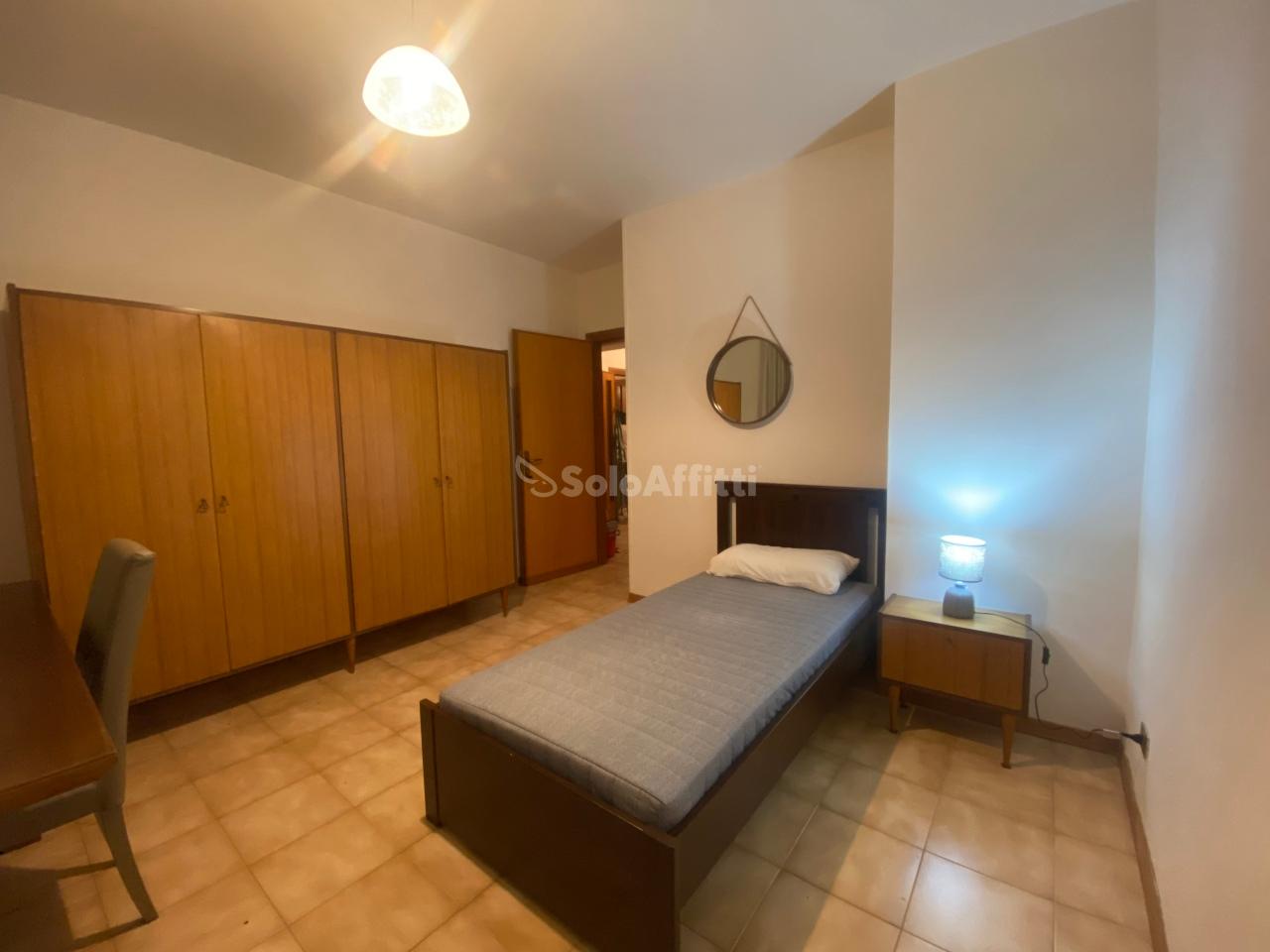 Stanza in appartamento in affitto a Latina