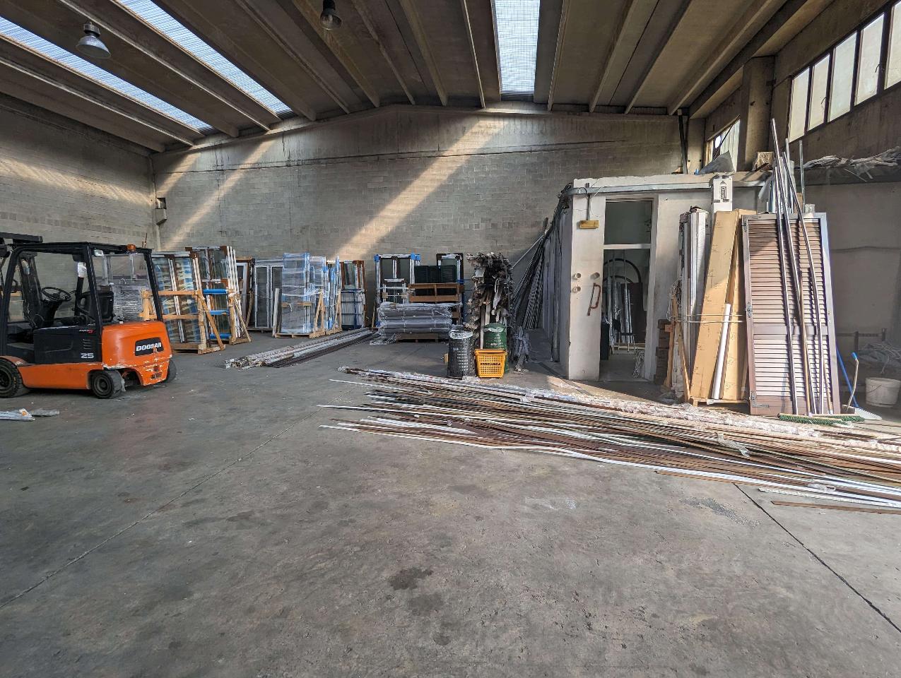 Capannone in affitto a Busnago