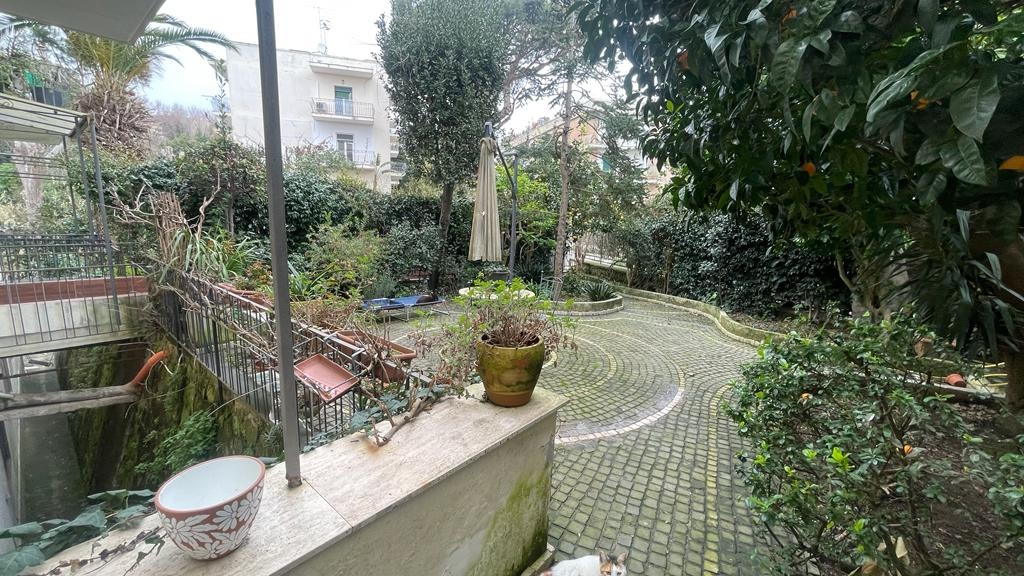 Appartamento in vendita a Napoli