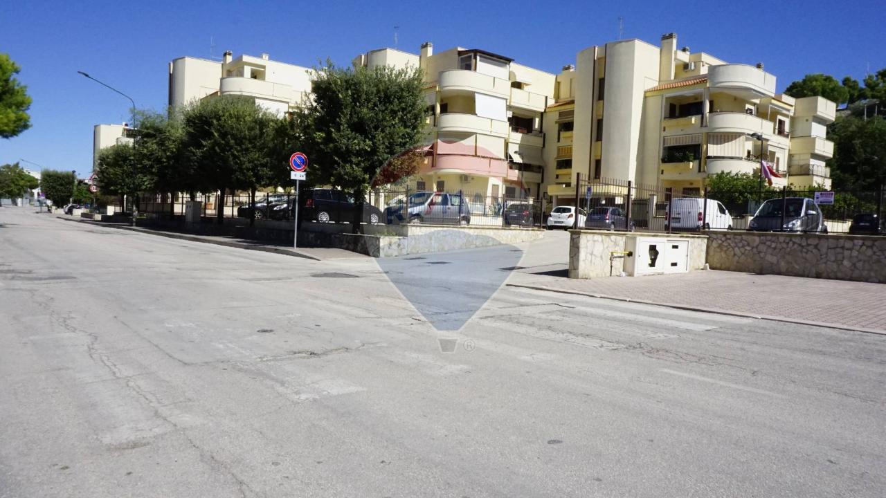 Box in vendita a Vieste