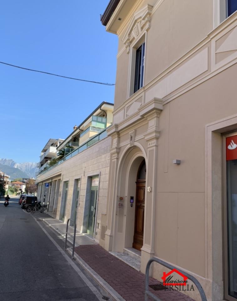 Locale commerciale in vendita a Massa