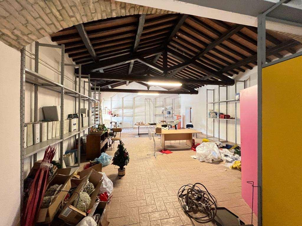 Magazzino in vendita a Spoleto