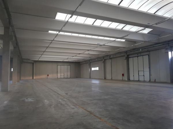 Capannone in vendita a Voghera