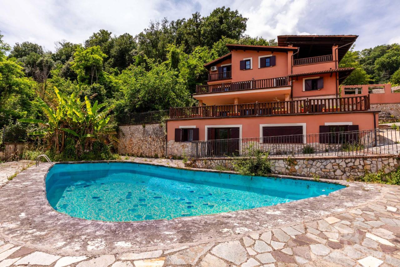 Villa in vendita a Castelnuovo Di Porto