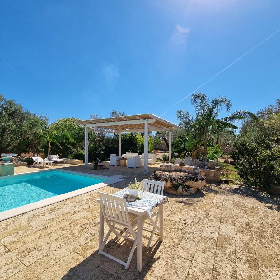 Palazzina commerciale in vendita a Ugento