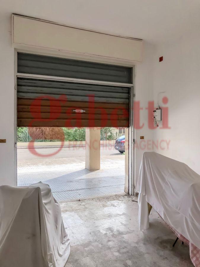 Magazzino in vendita a Maglie