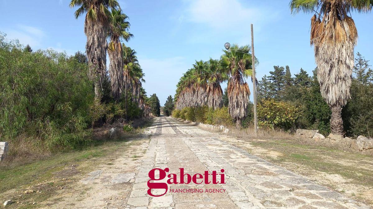 Palazzina commerciale in vendita a Supersano