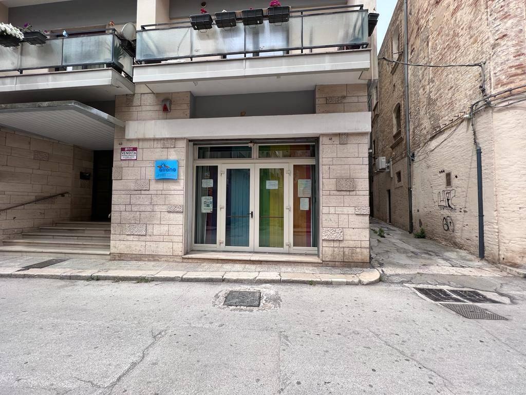 Esercizio commerciale in vendita/affitto a San Severo