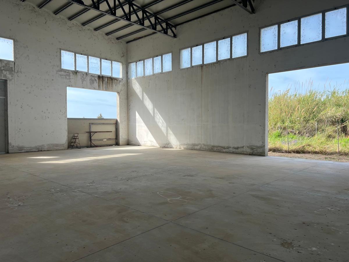 Capannone in vendita a Cabras