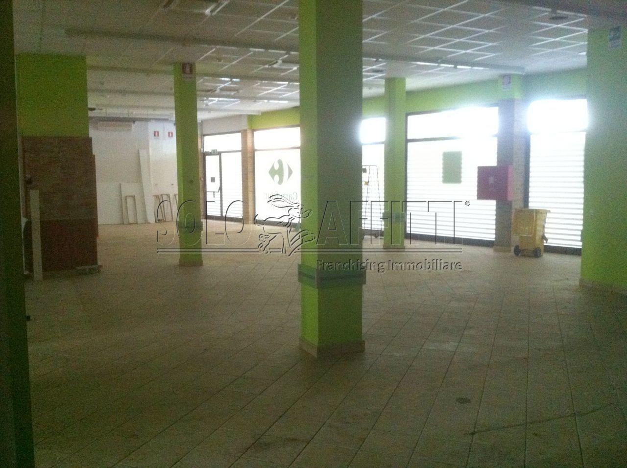 Negozio in affitto a Castiglione Torinese