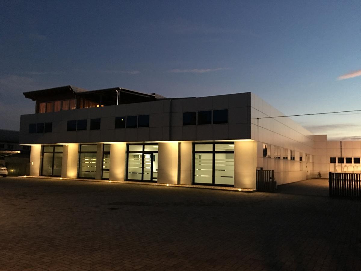 Locale commerciale in vendita a Villa Bartolomea