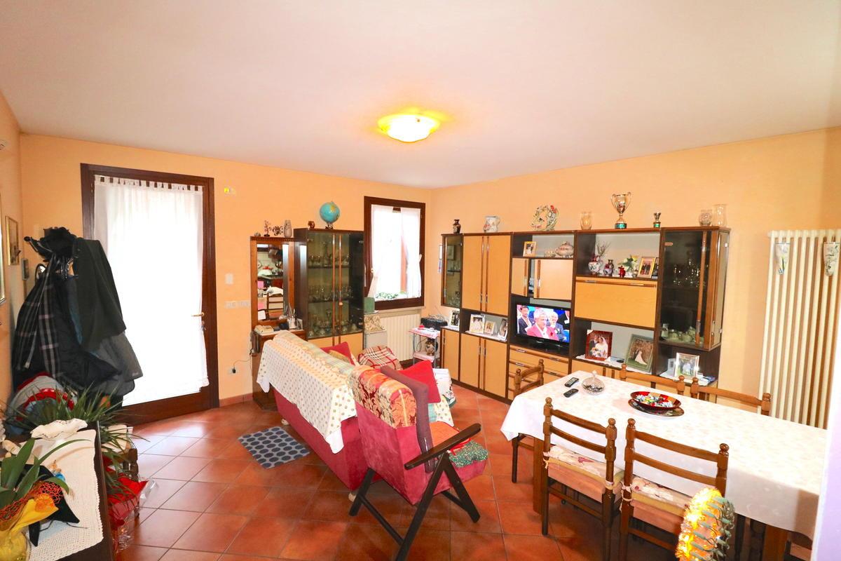 Porzione di casa in vendita a Villa Bartolomea