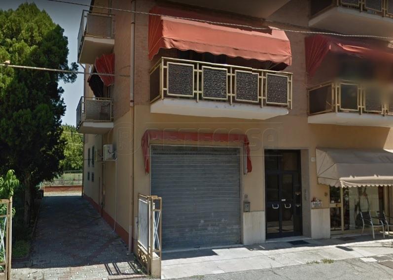Palazzina commerciale in affitto a Ferrara