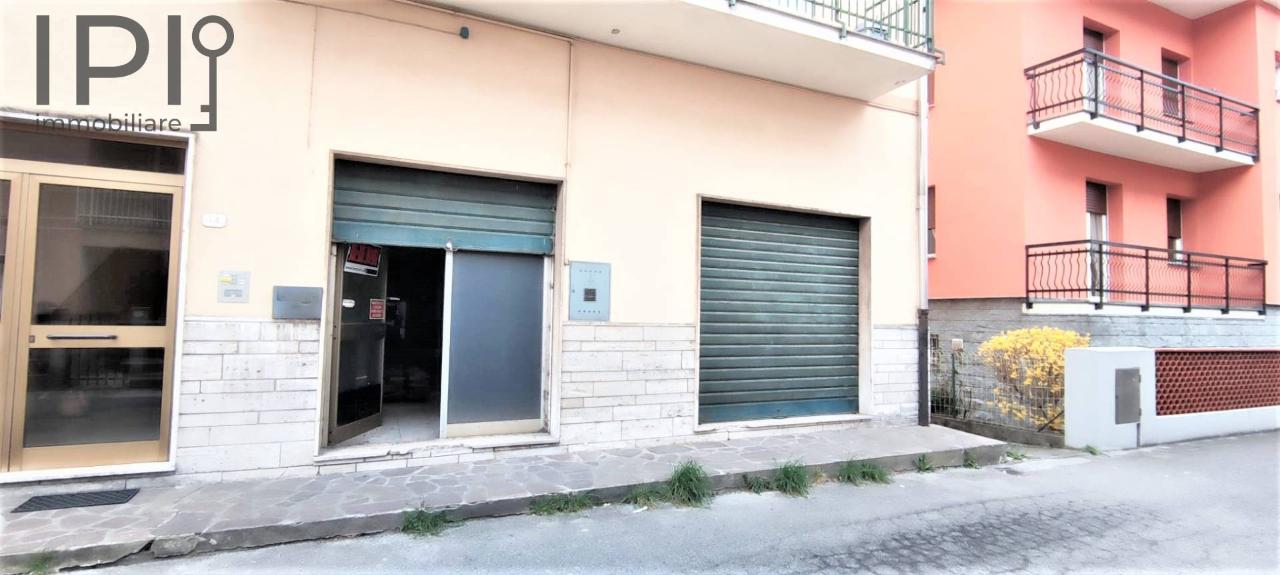 Negozio in vendita a Cairo Montenotte