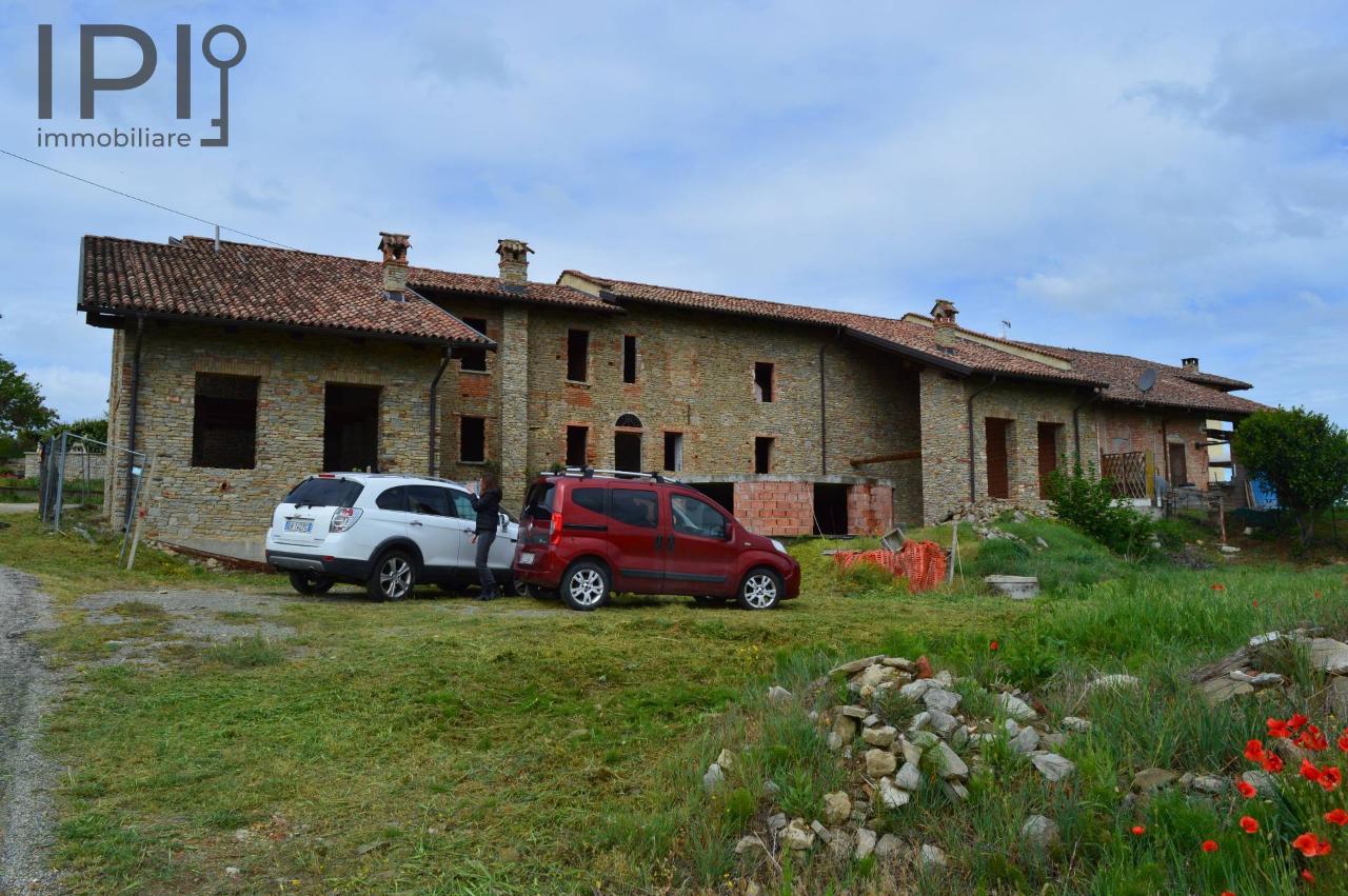 Villa in vendita a Santo Stefano Belbo