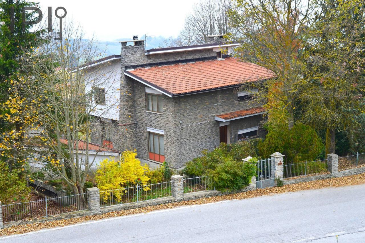 Villa in vendita a Mombarcaro