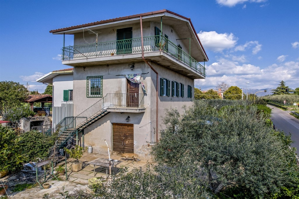 Villa bifamiliare in vendita a San Cesareo