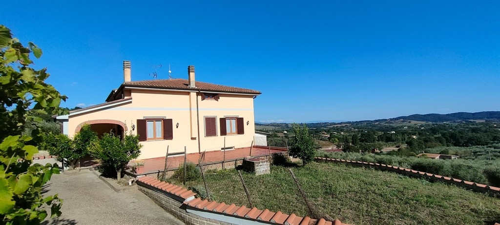 Villa bifamiliare in vendita a Campagnano Di Roma