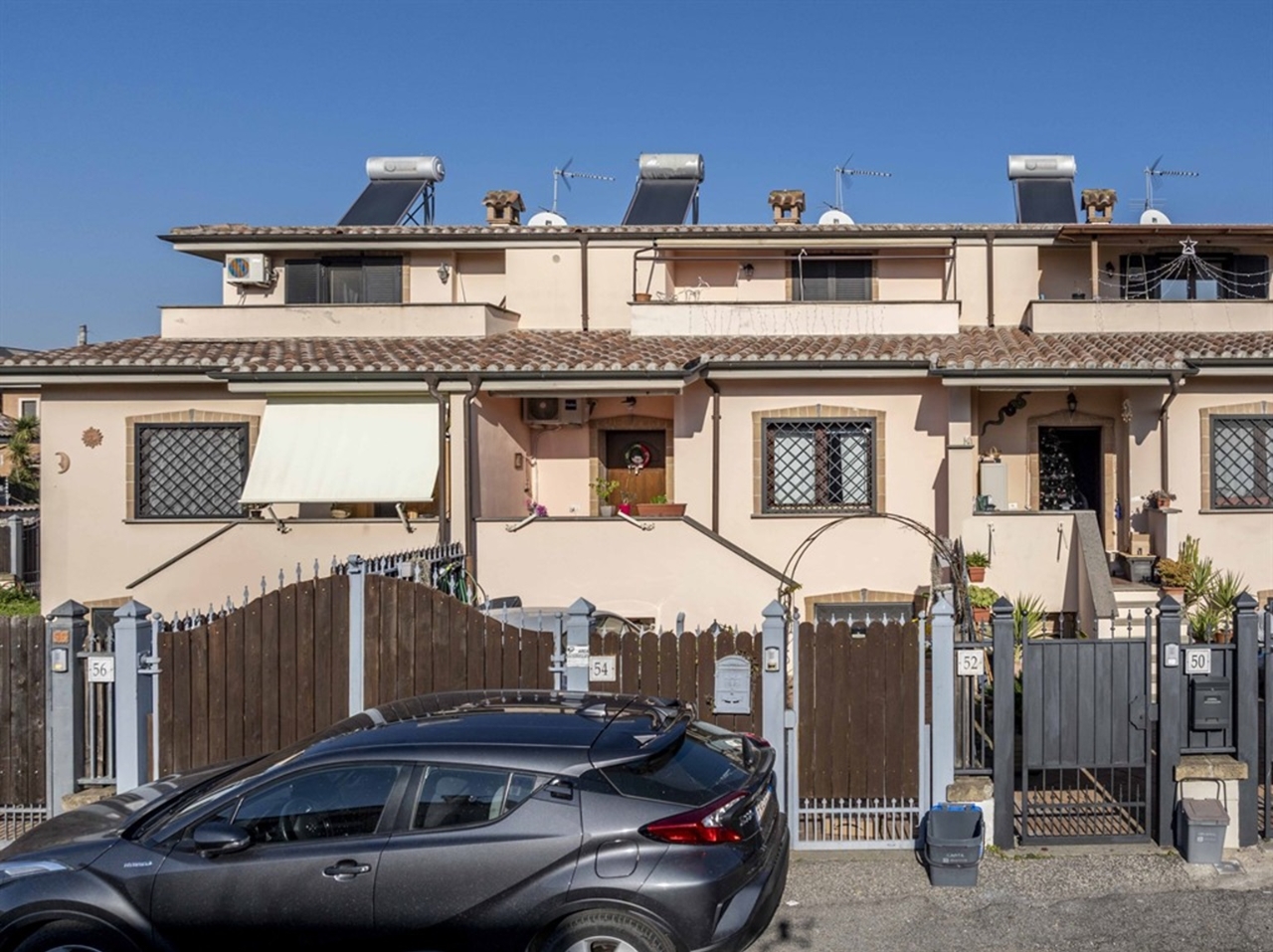 Villa trifamiliare in vendita a Roma