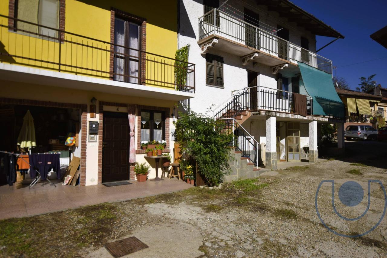 Casa indipendente in vendita a Mombello Di Torino