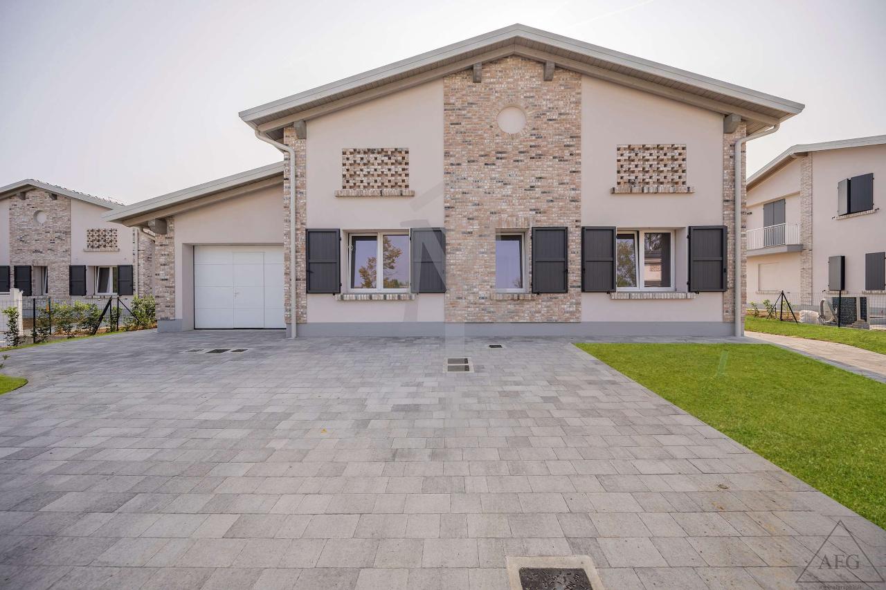 Villa in vendita a Cavriago