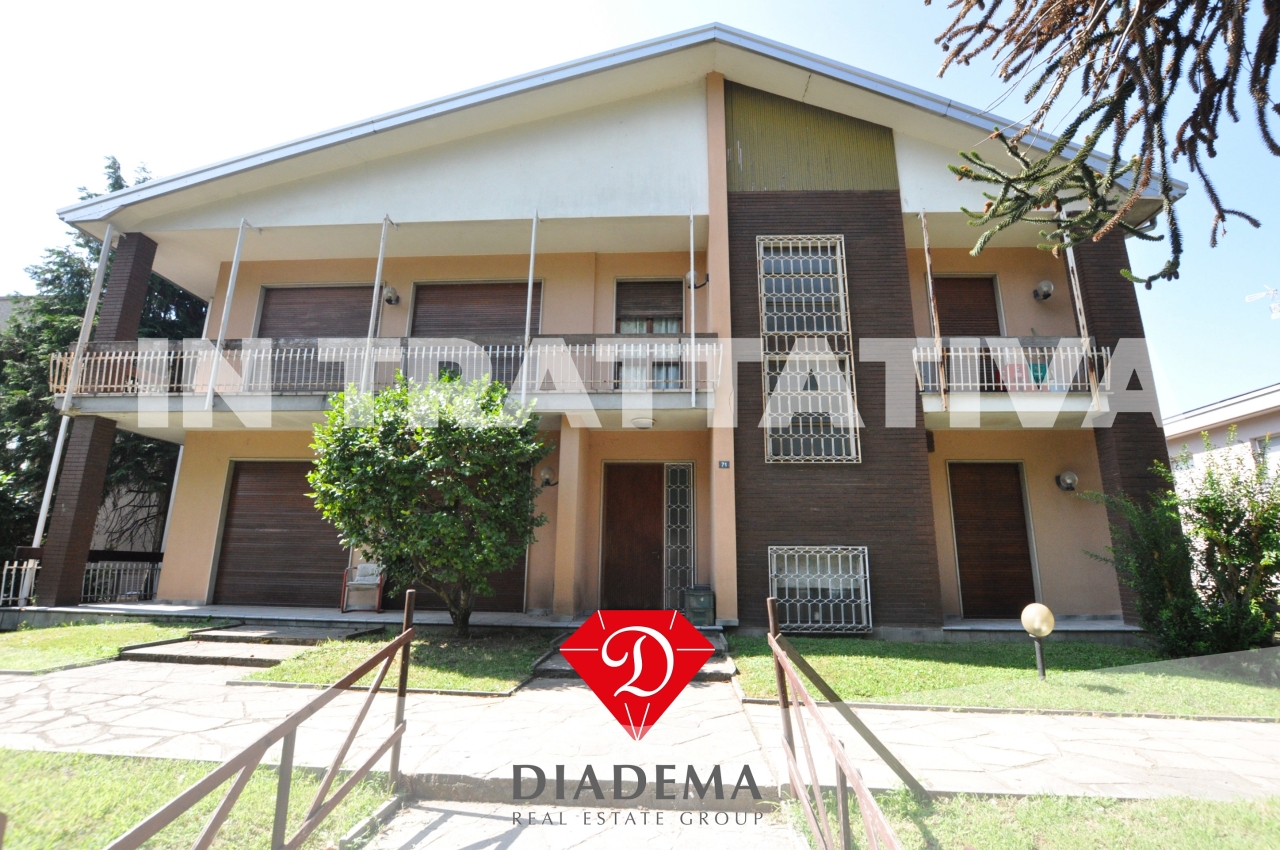 Villa bifamiliare in vendita a Samarate