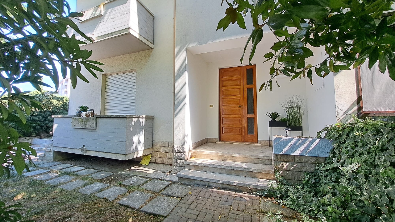 Villa bifamiliare in vendita a Fano