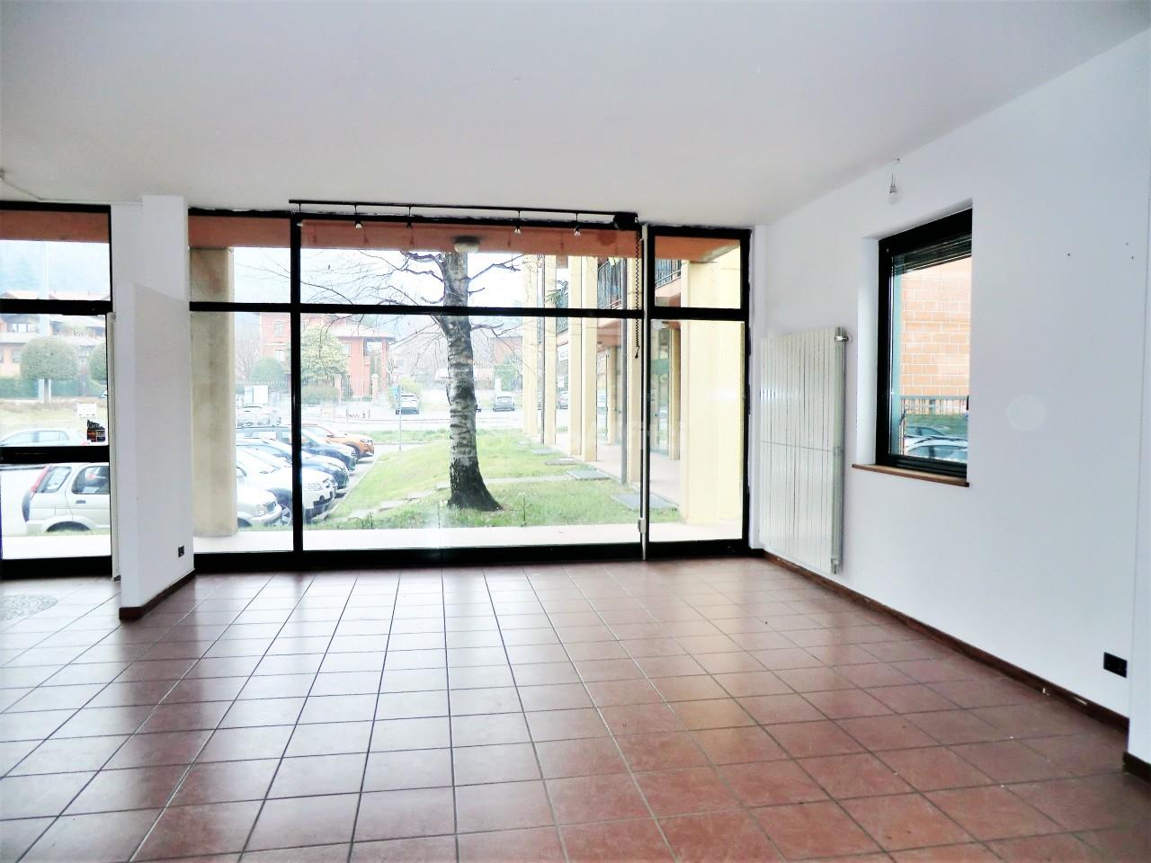 Negozio in affitto a Longone Al Segrino