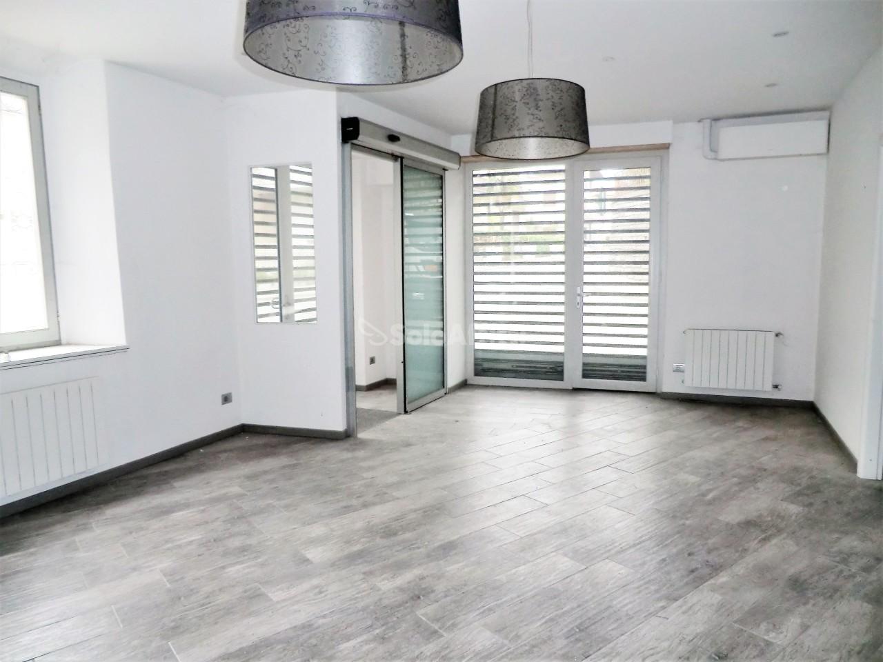 Negozio in affitto a Anzano Del Parco