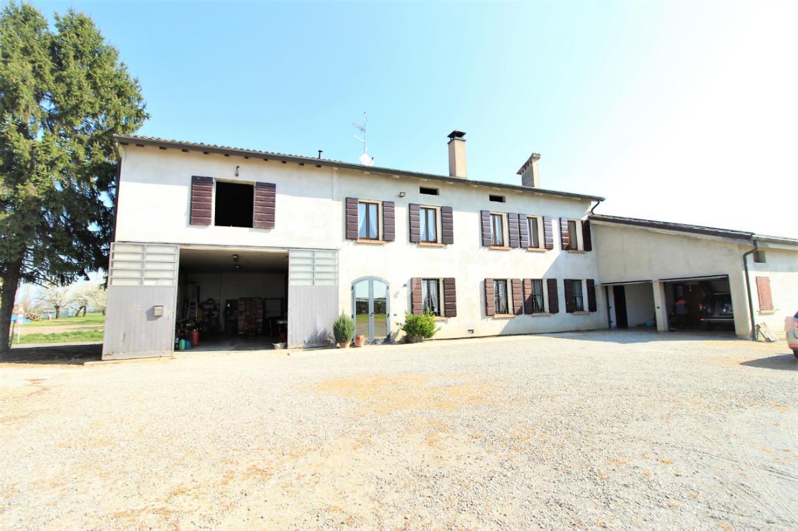 Rustico in vendita a Brescello