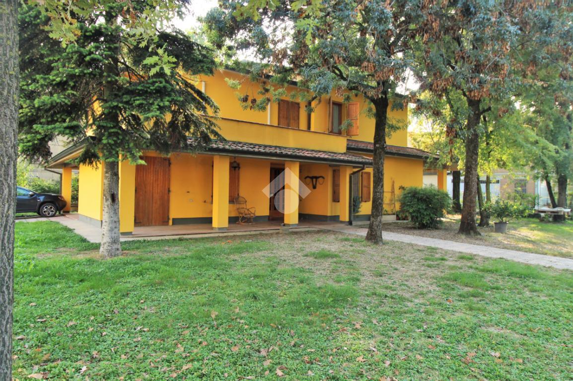 Villa in Via Alessandro Manzoni 8, Cadelbosco di Sopra