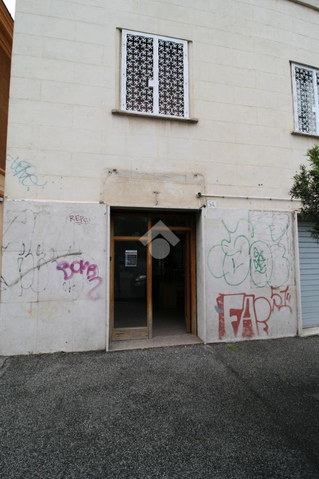 Negozio in affitto a Roma