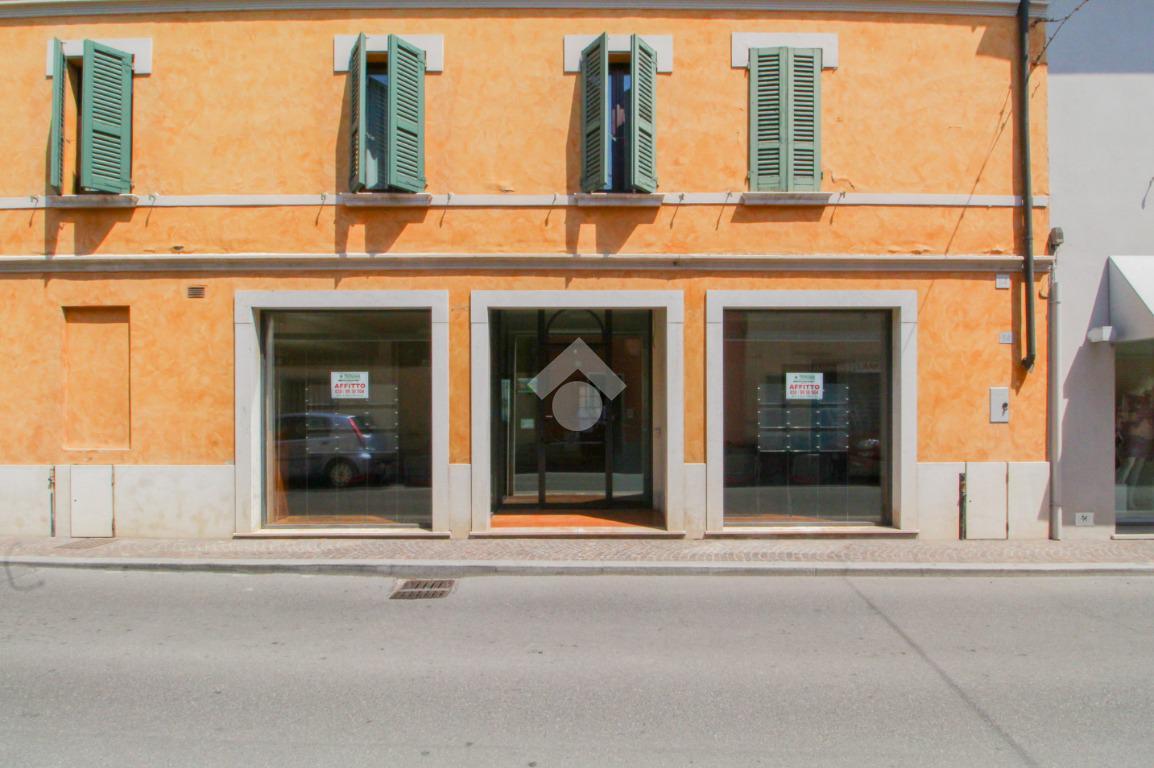 Negozio in affitto a Manerbio
