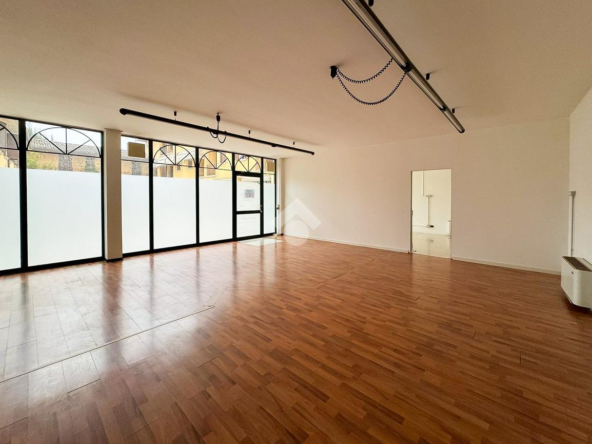 Negozio in affitto a Manerbio