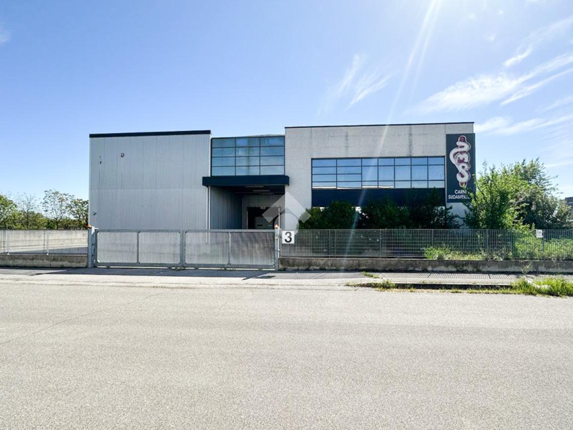 Capannone in vendita a Borgo San Giacomo