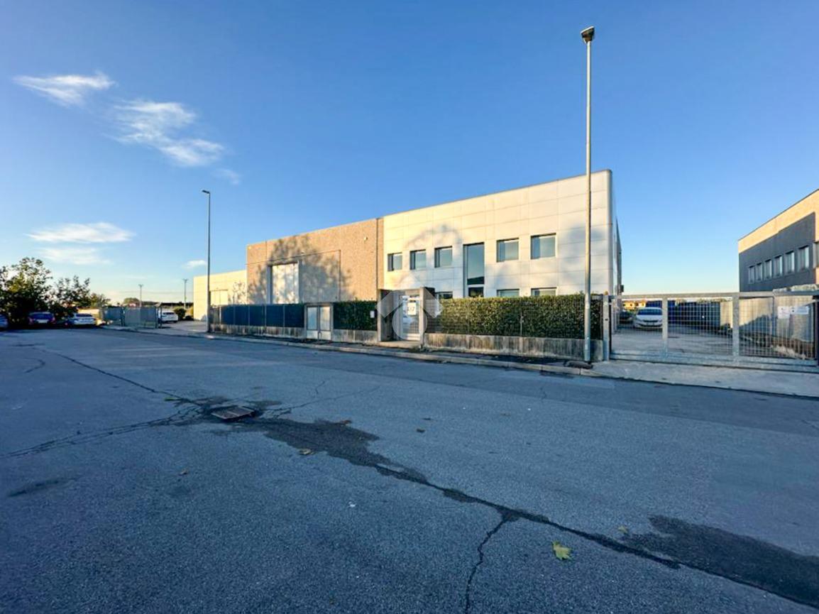 Capannone in vendita a Verolavecchia