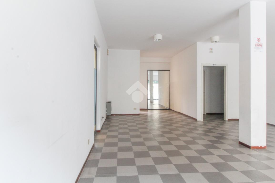 Negozio in affitto a Manerbio