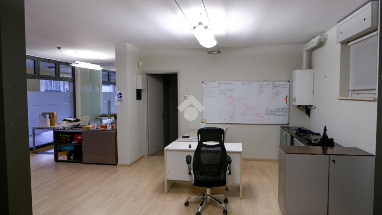 Negozio in vendita a Palazzolo Sull'Oglio