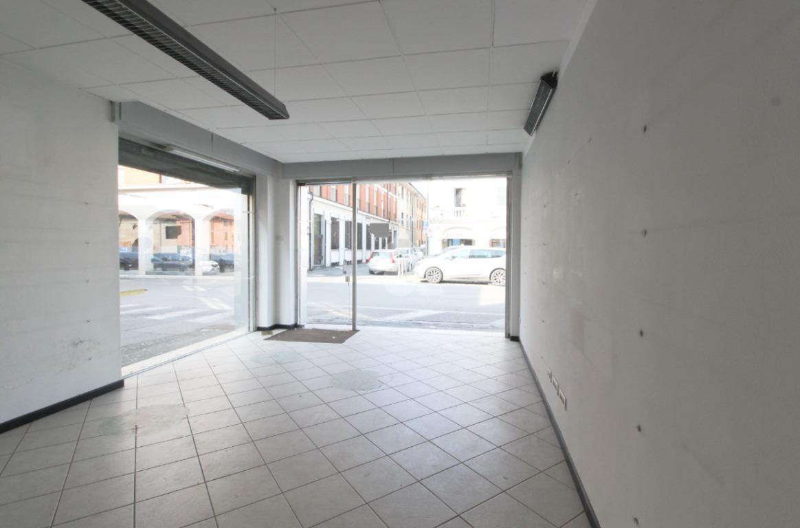 Negozio in affitto a Orzinuovi